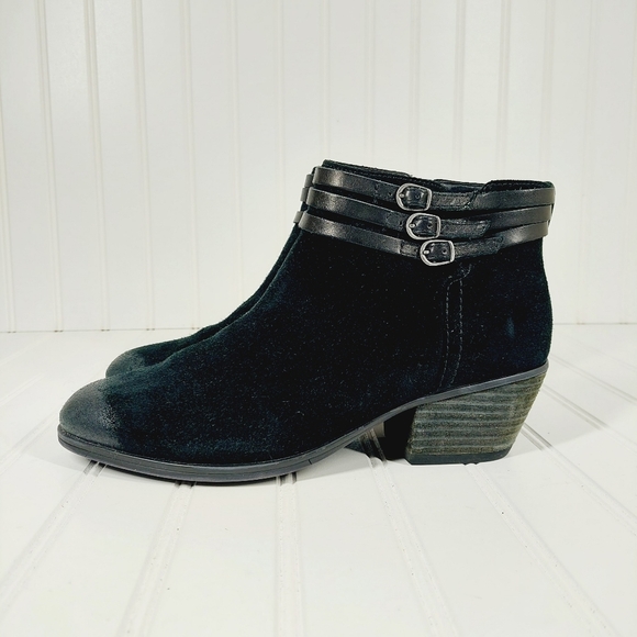 Clarks | Shoes | Clarks Collection Suede Leather Block Heel 3 Strap ...